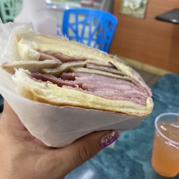 MONCHO PAN - Updated May 2025 - 73 Photos & 61 Reviews - Av. Winston ...