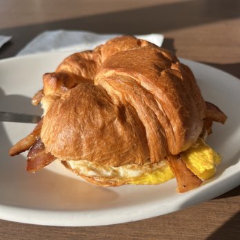 THE HIDEOUT RESTAURANT - Updated November 2024 - 272 Photos & 318 ...