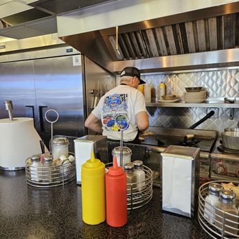 STARLINER DINER - Updated December 2025 - 34 Photos & 28 Reviews - 5111 ...