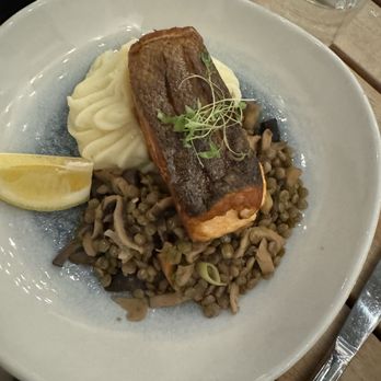 MERRION ROW HOTEL AND PUBLIC HOUSE - Updated May 2025 - 130 Photos & 73 ...