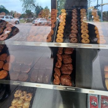 ROUND ROCK DONUTS - Updated October 2024 - 2393 Photos & 3309 Reviews ...