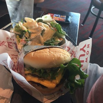 RED ROBIN GOURMET BURGERS AND BREWS - Updated December 2025 - 41 Photos ...