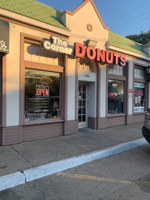 CORNER DONUTS - Updated November 2025 - 38 Photos & 52 Reviews - 2825 ...