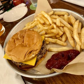 TIN LIZARD BAR AND GRILL - Updated December 2025 - 17 Photos - 2717 ...