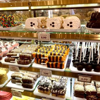 CANDY PALACE AND CANDY KITCHEN - Updated September 2025 - 765 Photos ...