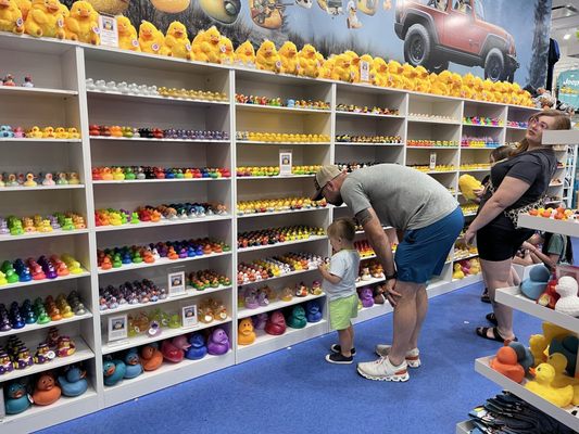 DUCK YEAH - Updated October 2025 - 131 The Island Dr, Pigeon Forge ...