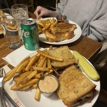 FRIEDMAN’S - Updated June 2024 - 3446 Photos & 3069 Reviews - 132 W ...