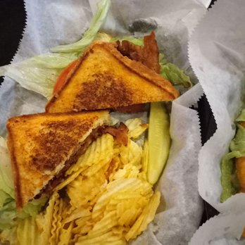 ROADHOUSE WINGS & GRILLE - 65 Photos & 121 Reviews - 2177 Hilliard Rome ...