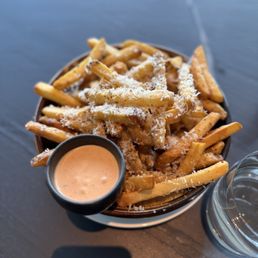 AERA - Updated March 2025 - 166 Photos & 42 Reviews - 8 Spadina Avenue ...