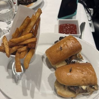 TRUMP GRILL - Updated December 2025 - 171 Photos & 331 Reviews - 725 ...