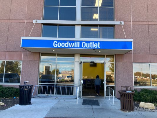 GOODWILL - BROOKLYN PARK OUTLET - Updated December 2025 - 12 Reviews ...