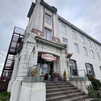 BERRY FIELDS CAFE - Updated May 2025 - 219 Photos & 375 Reviews - 201 S ...