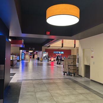 AMC OAKBROOK CENTER 12 - Updated December 2025 - 165 Photos & 142 ...