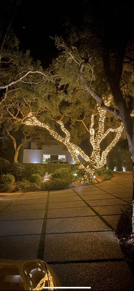 SANTA BARBARA CHRISTMAS LIGHTING - Updated August 2024 - 16 Photos ...