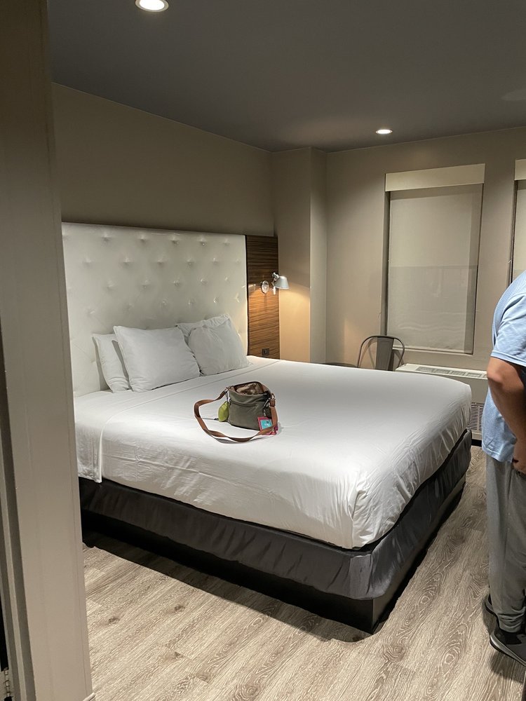 THE GALLIVANT TIMES SQUARE - 158 Photos & 148 Reviews - 234 W 48th St ...