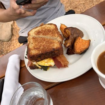 FELLOWS CAFE - Updated July 2025 - 1014 Photos & 527 Reviews - 1088 ...