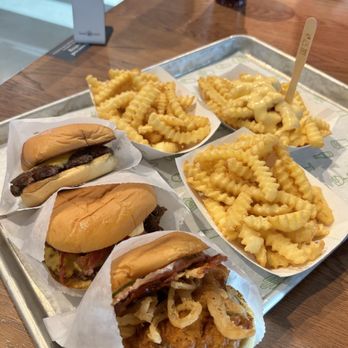 SHAKE SHACK ROUND ROCK - Updated June 2024 - 61 Photos & 32 Reviews ...