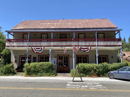 VOLCANO UNION INN + PUB - Updated July 2024 - 383 Photos & 374 Reviews ...