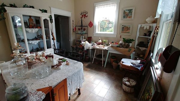 THE HAUNTED ANTIQUE SHOP - Updated January 2026 - 10 Photos - 612 W New ...