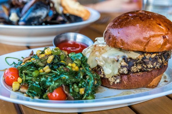 RED’S TABLE - 338 Photos & 553 Reviews - 11150 S Lakes Dr, Reston ...