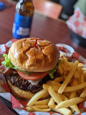 TAVERN ON THE MAIN - Updated August 2024 - 124 Photos & 138 Reviews ...