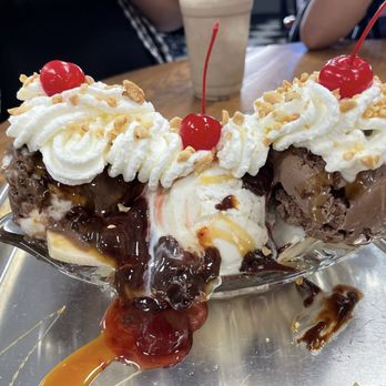 THE KREAMERY & BAKE SHOPPE - Updated May 2025 - 51 Photos & 61 Reviews ...