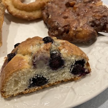 CHUCK’S DONUT SHOP - 355 Photos & 565 Reviews - 5335 NE 4th St, Renton ...