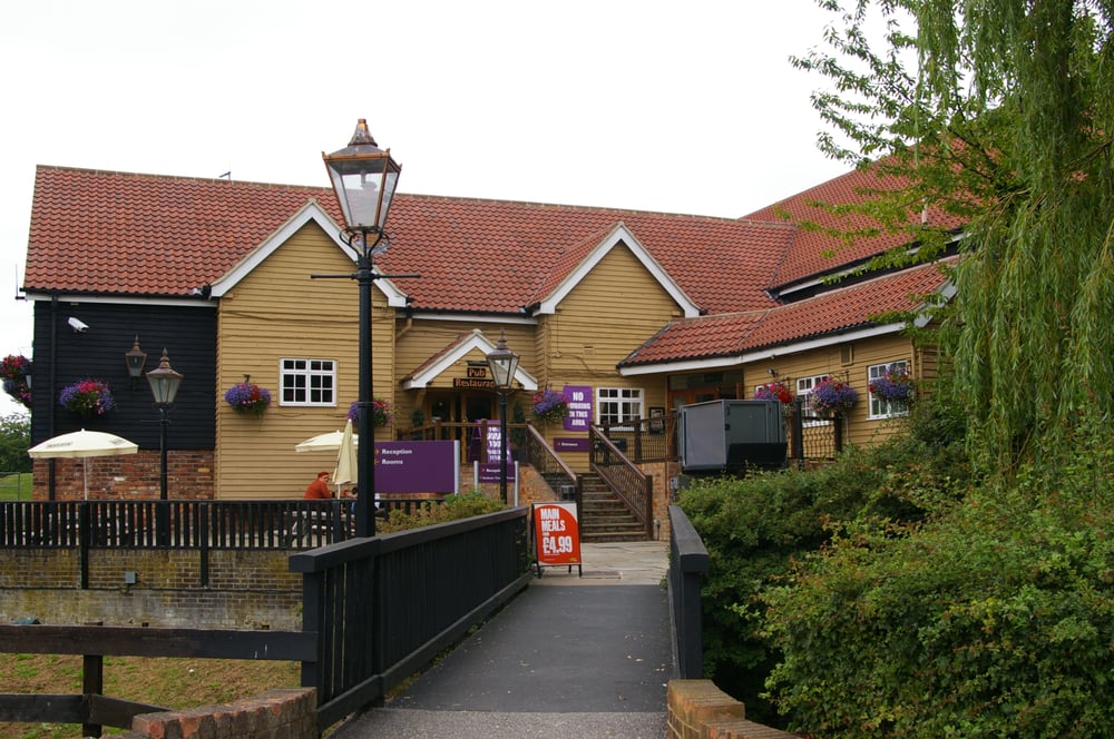 WATERMILL THE PUBLIC HOUSE - Updated July 2025 - Basildon, Essex ...