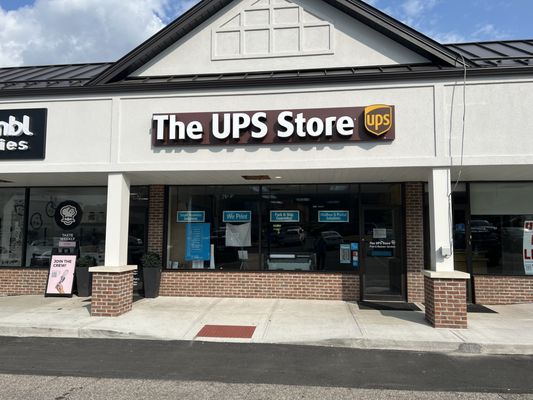 THE UPS STORE - Updated October 2025 - 28 Photos - 71 Newtown Rd ...
