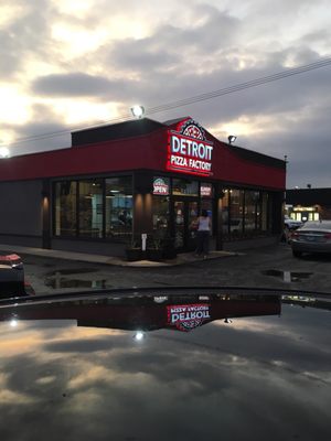 DETROIT PIZZA FACTORY - 115 Photos & 168 Reviews - 8471 N Telegraph Rd ...