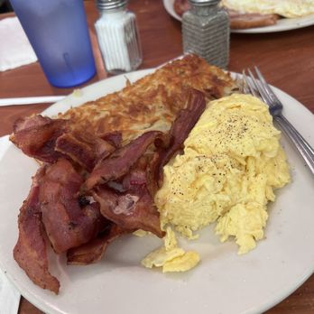 LE ROY’S RESTAURANT - Updated May 2024 - 1350 Photos & 1100 Reviews ...