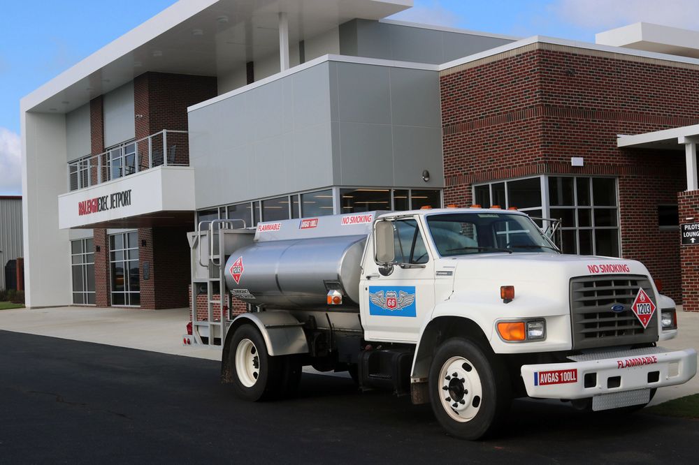 RALEIGH EXECUTIVE JETPORT - Updated January 2026 - 19 Photos - 700 Rod ...