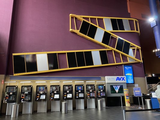 CINEPLEX CINEMAS MISSISSAUGA - Updated June 2024 - 156 Photos & 45 ...