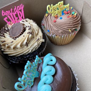 THE FLYING CUPCAKE - 146 Photos & 203 Reviews - 423 Massachusetts Ave ...