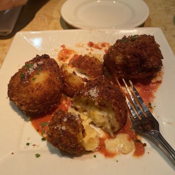 THE CHEESECAKE FACTORY - Updated July 2024 - 793 Photos & 550 Reviews ...