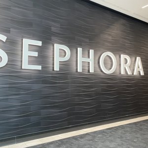 SEPHORA - 31 photos & 35 avis - 677 Sainte-catherine St. W Space #r04 ...