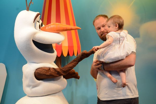 OLAF ON SUMMER VACATION - Updated January 2026 - 19 Photos - 351 S ...