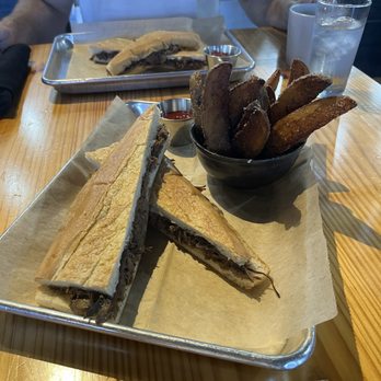 THE BOOZY PIG - Updated February 2025 - 528 Photos & 216 Reviews - 3255 ...