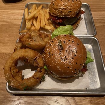 GORDON RAMSAY BURGER - Updated January 2025 - 1149 Photos & 711 Reviews ...