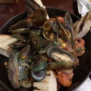 BLUE HOOK CAJUN SEAFOOD & BAR - Updated September 2025 - 68 Photos ...