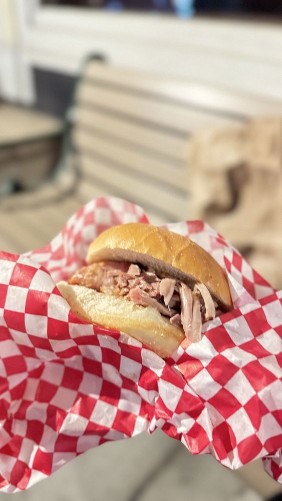ROAD HAWG BARBECUE - Updated June 2026 - 111 Photos & 129 Reviews - 43 ...