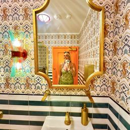 BAR ISSI - Updated December 2025 - 342 Photos & 232 Reviews - 414 N ...