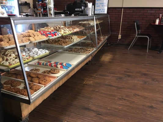 JOHNSON’S BAKERY - 21 Photos & 40 Reviews - 128 S Jefferson St, Perry ...