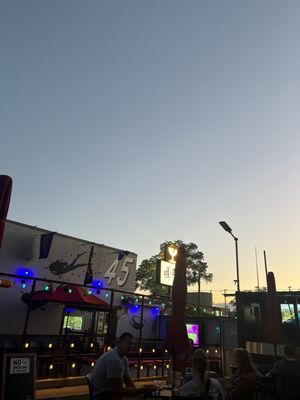 DIVE INN - Updated December 2025 - 108 Photos & 208 Reviews - 1380 S ...