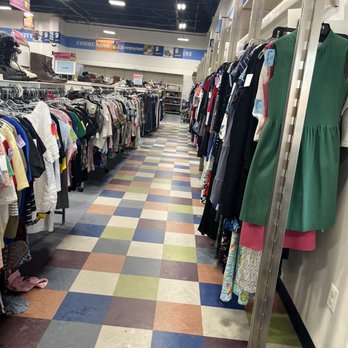 GOODWILL - Updated December 2025 - 32 Photos & 17 Reviews - 725 ...