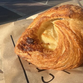 CRÈME BAKERY - Updated June 2025 - 515 Photos & 506 Reviews - 116 N ...