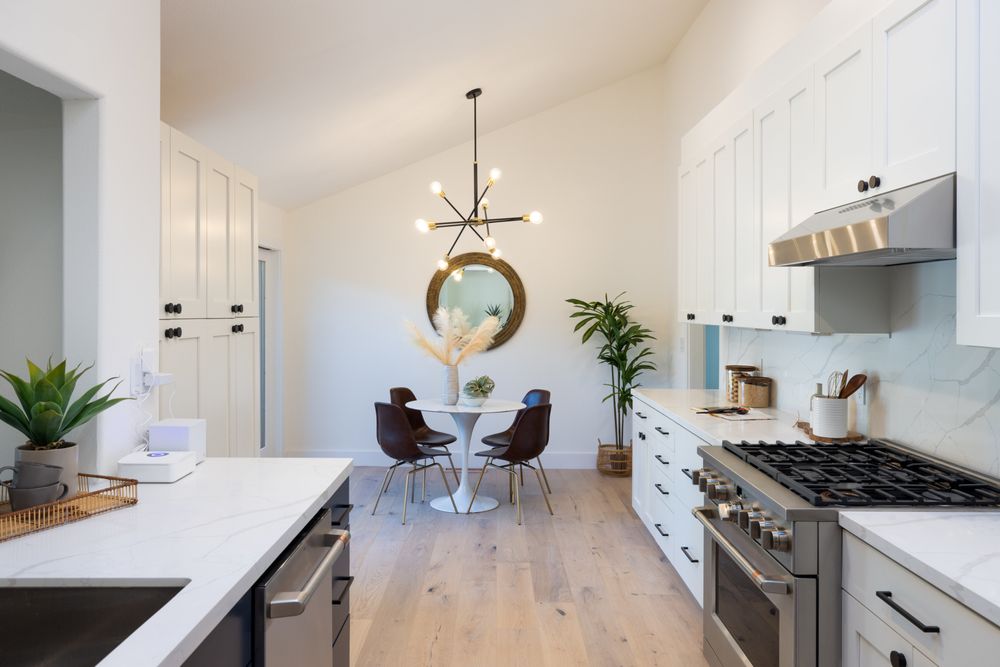 COREY HILL - THE SEXTON GROUP - Updated August 2024 - 11 Photos - 3369 ...