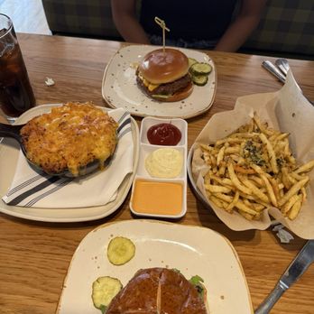 TRULAND BURGERS & GREENS - Updated May 2025 - 492 Photos & 595 Reviews ...