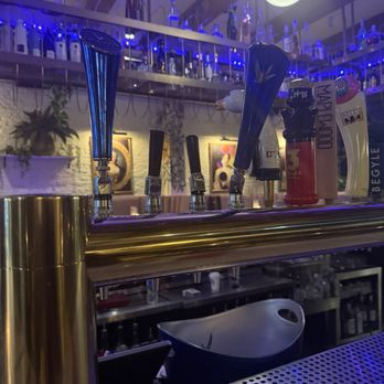 HUBBARD INN - Updated October 2025 - 547 Photos & 293 Reviews - 110 W ...