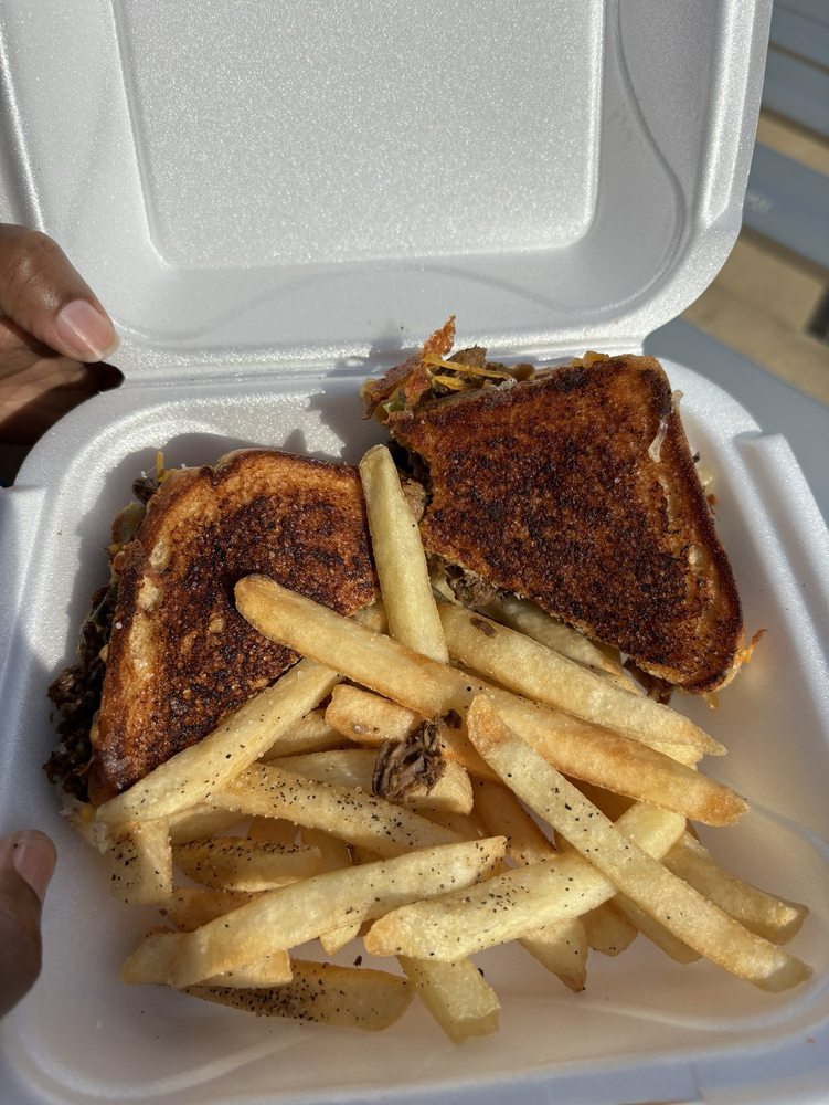 CHEEZIN GOURMET GRILLED CHEESE - Updated October 2025 - 34 Photos ...